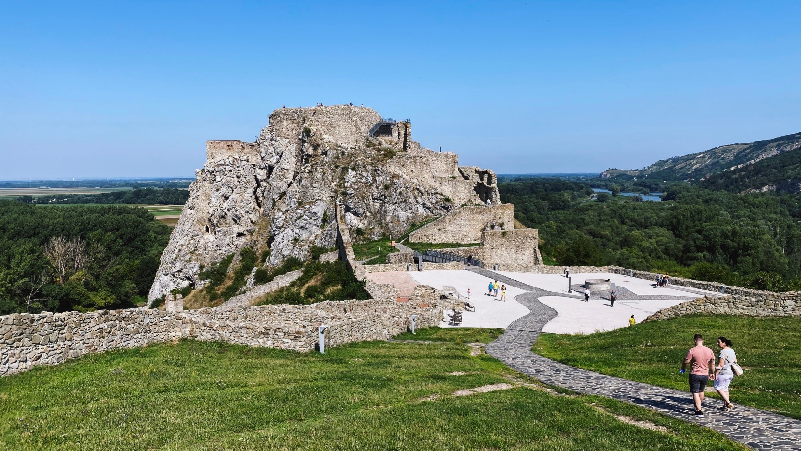 Visiting Devín Castle in Slovakia ⋆ Lifeguin