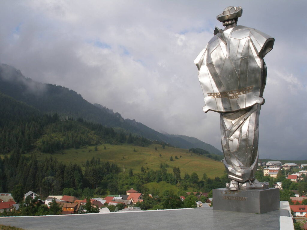 Juraj Jánošík Statue in Terchová, Slovakia ⋆ Lifeguin