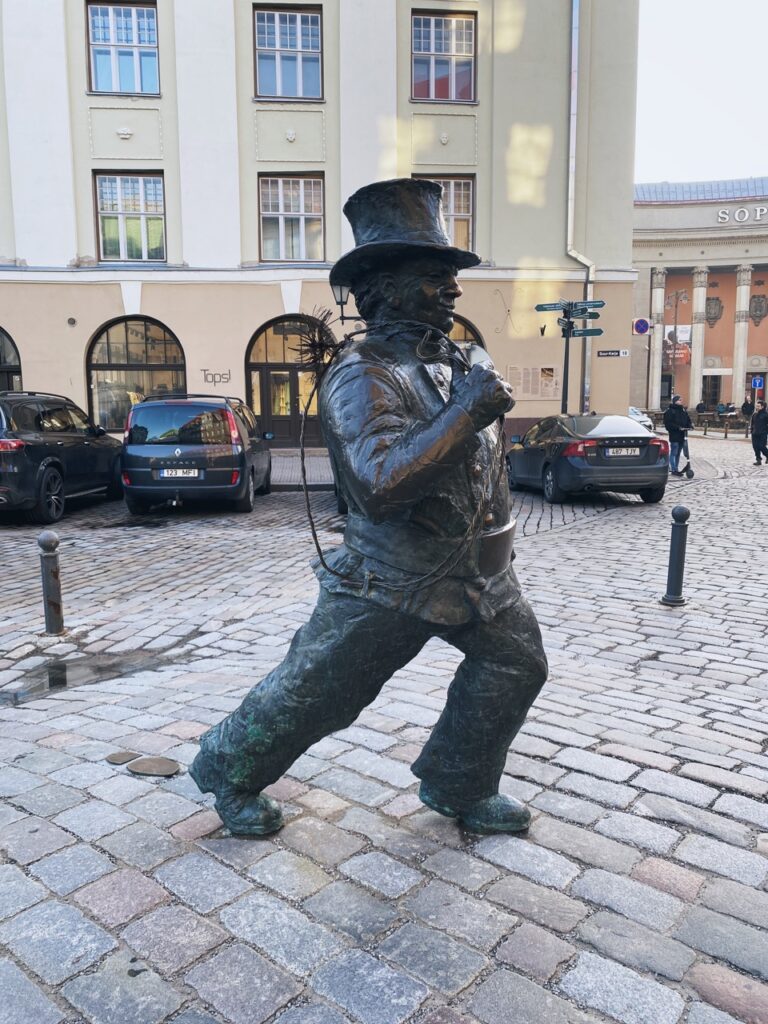 Unusual Statues in Tallinn ⋆ Lifeguin