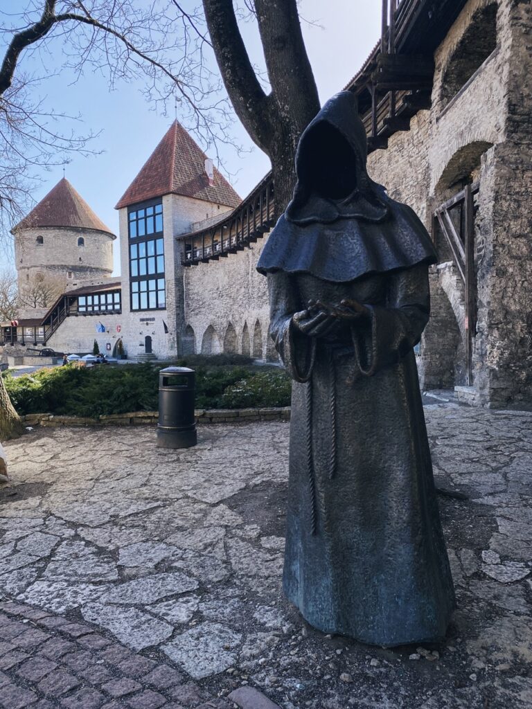 Unusual Statues in Tallinn ⋆ Lifeguin