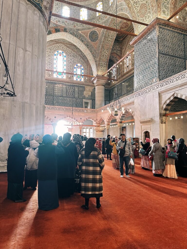 How to Experience the Blue Mosque: A Visitor's Checklist ⋆ Lifeguin