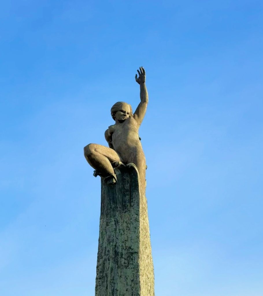 Funchal Statues ⋆ Lifeguin