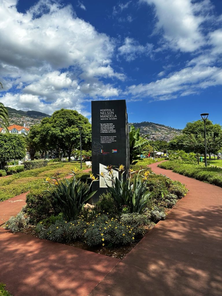 Funchal Statues ⋆ Lifeguin